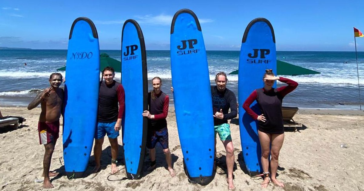 Clases de surf en Kuta : Clase de surf de 2 horas | GetYourGuide