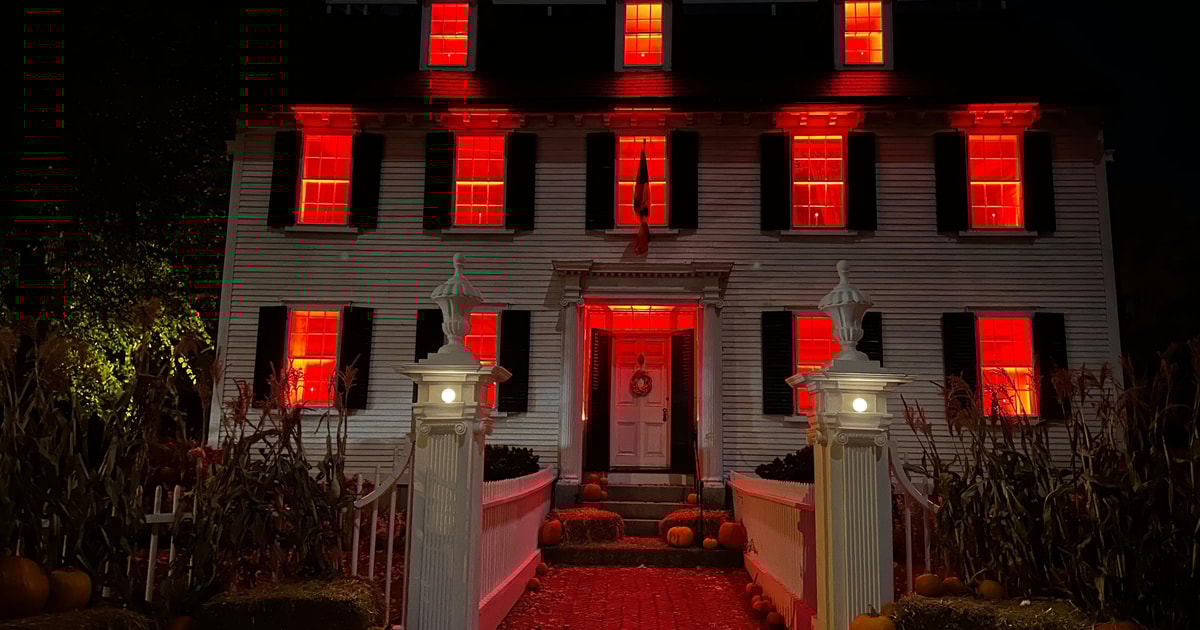 Salem, MA: Hocus Pocus Movie Guided Walking Tour | GetYourGuide