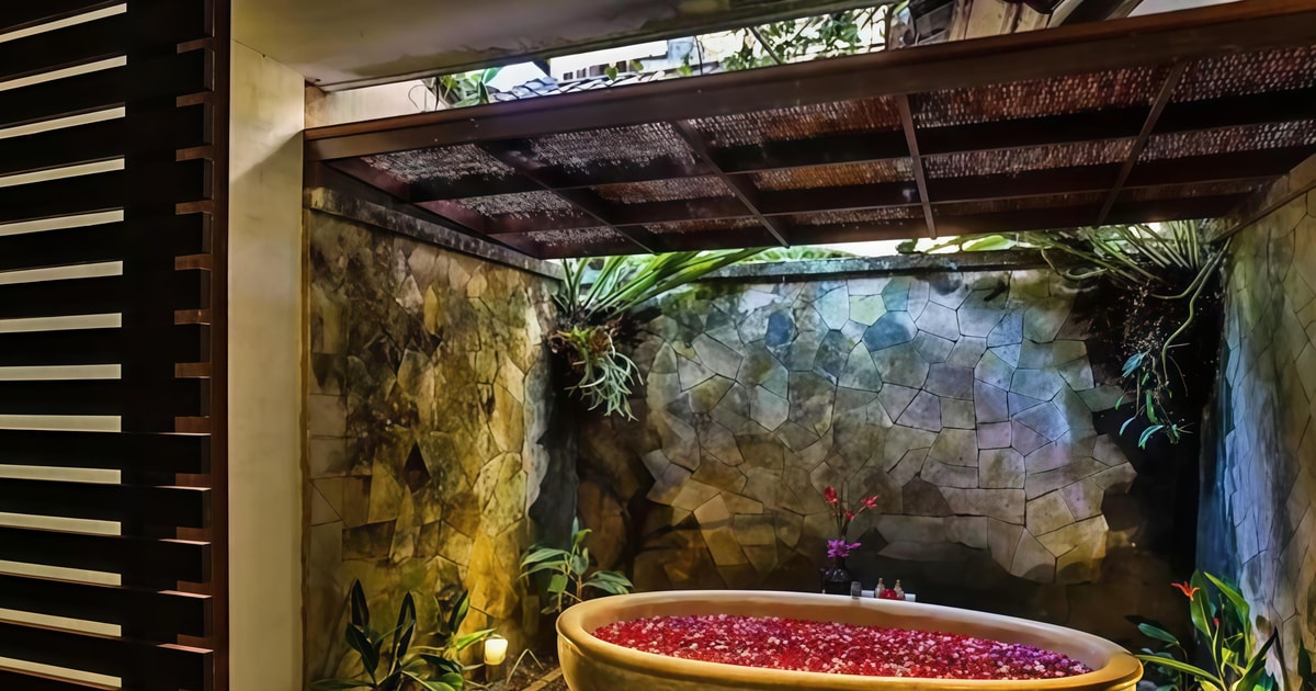 Ubud: Luxury Spa Relaxing Package with Amidst Rice Field | GetYourGuide