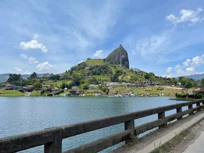 MEDELLIN: TOUR INGLÉS GUATAPE + VIEJO PEÑOL + MALECON + BARCO RUMBERO ...