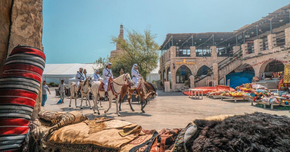 Tradiční dhau + souk Waqif a čtvrť Mina | GetYourGuide