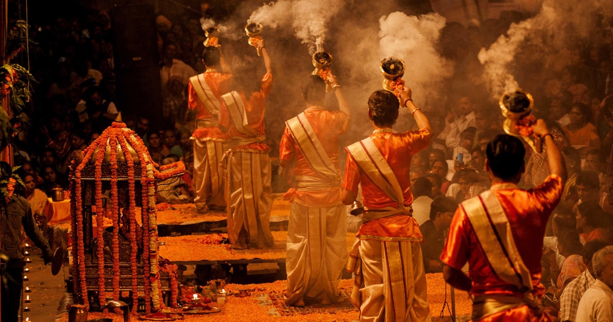 Zonsopgang Varanasi rondleiding & boottocht met meerdere opties ...