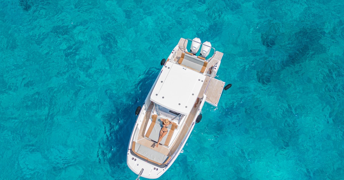 Cagliari: Luxe Motorboot Tour met 3 Swim Stops & Wijn | GetYourGuide