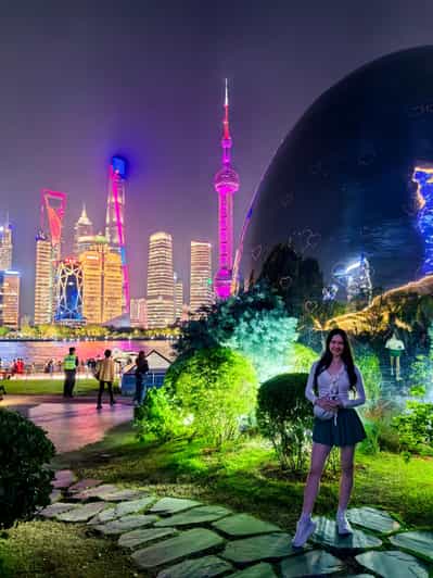 Take photos with Shanghai's famous skyline! Photography | GetYourGuide