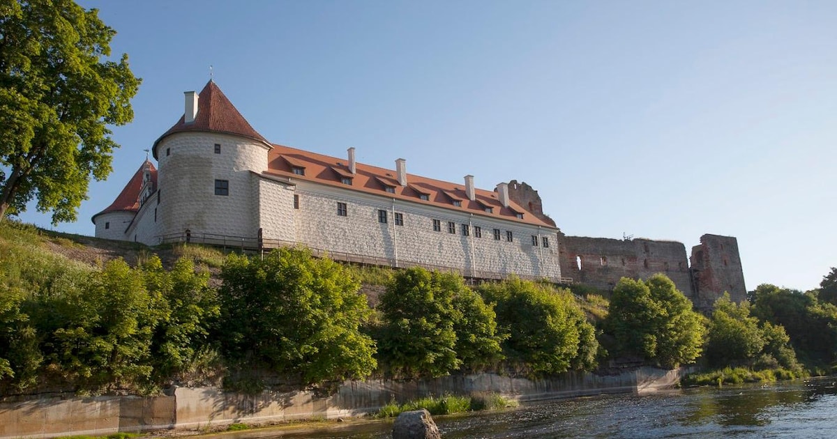 Riga to Vilnius: Trakai Castle & Hill of Crosses Tour | GetYourGuide