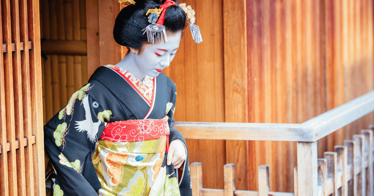 Kyoto: Gion Walking Tour, Geisha Show and Japanese Game | GetYourGuide
