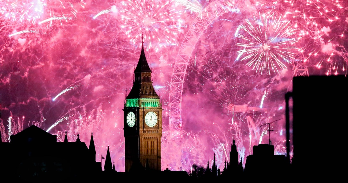 London: NYE Fireworks Cruise on the Silver Sockeye | GetYourGuide