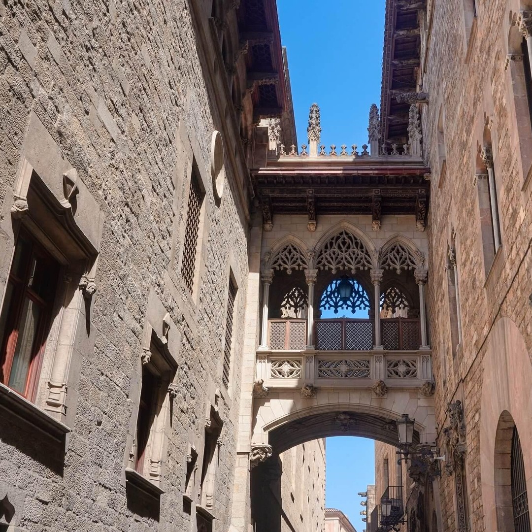 Barcelona Tour: Montjuic Cable Car & Gothic walking Tour | GetYourGuide