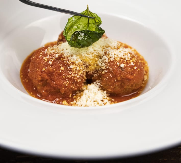 Alfredo alla Scrofa Restaurant in Rome: Eat Like a Star | GetYourGuide