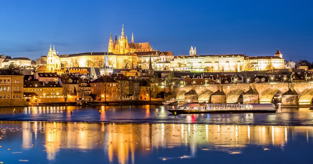 Praag: sightseeing-rondvaart van 50 minuten in de avond | GetYourGuide