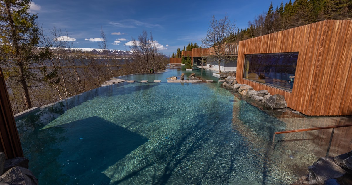 Akureyri: Akurey: Lesní laguna a polární záře | GetYourGuide