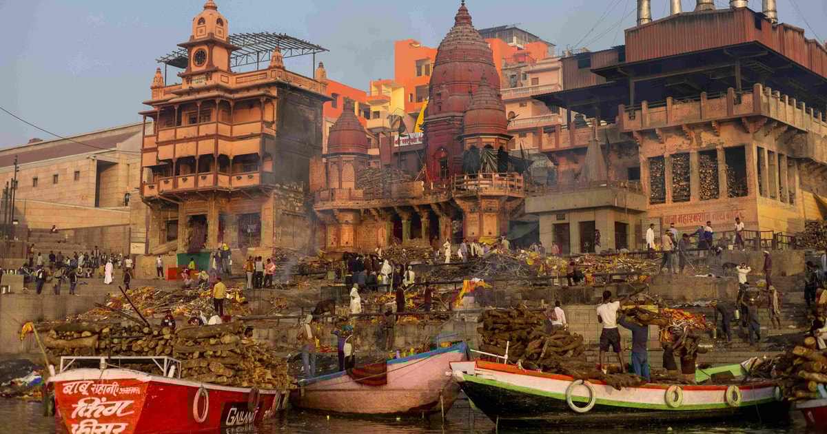 Varanasi Heritage Byvandring med Ganga Aarti om morgenen | GetYourGuide