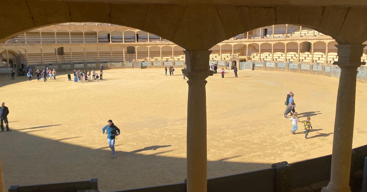 From Estepona: Ronda private tour, transportation, café, bullring ...