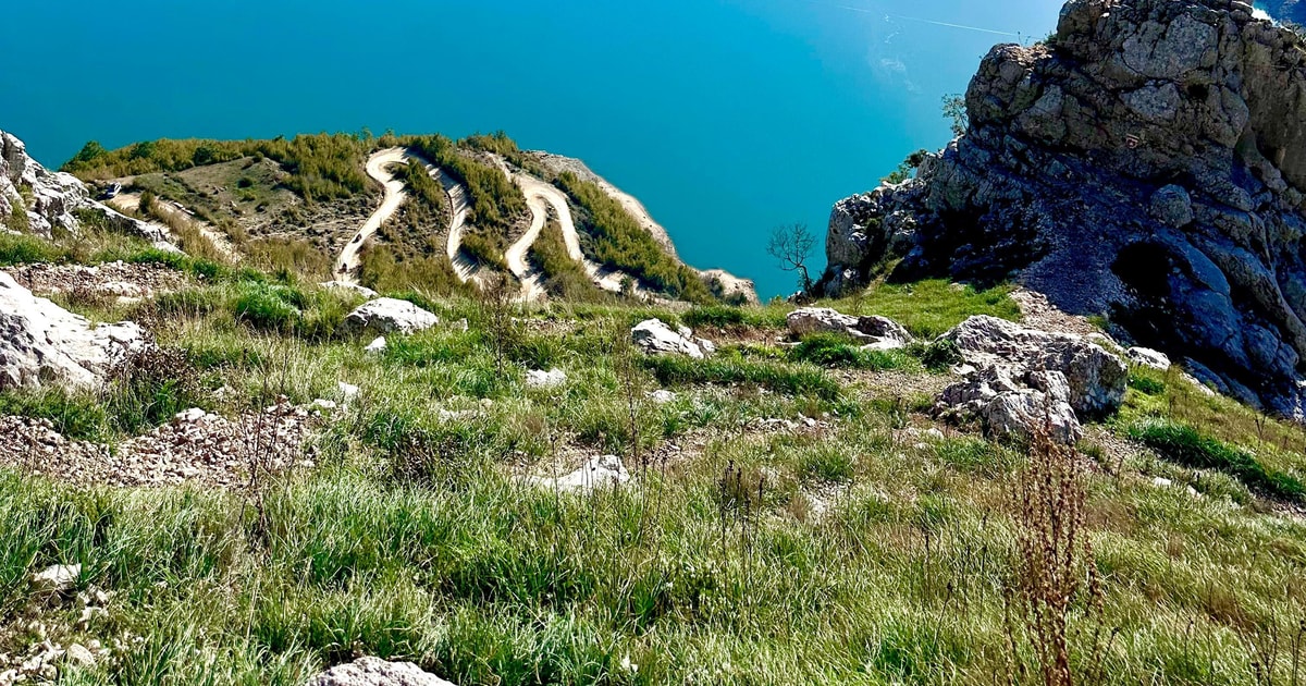 Z Tirany: Bovilla Lake & Gamti Mount Tour (mała grupa) | GetYourGuide