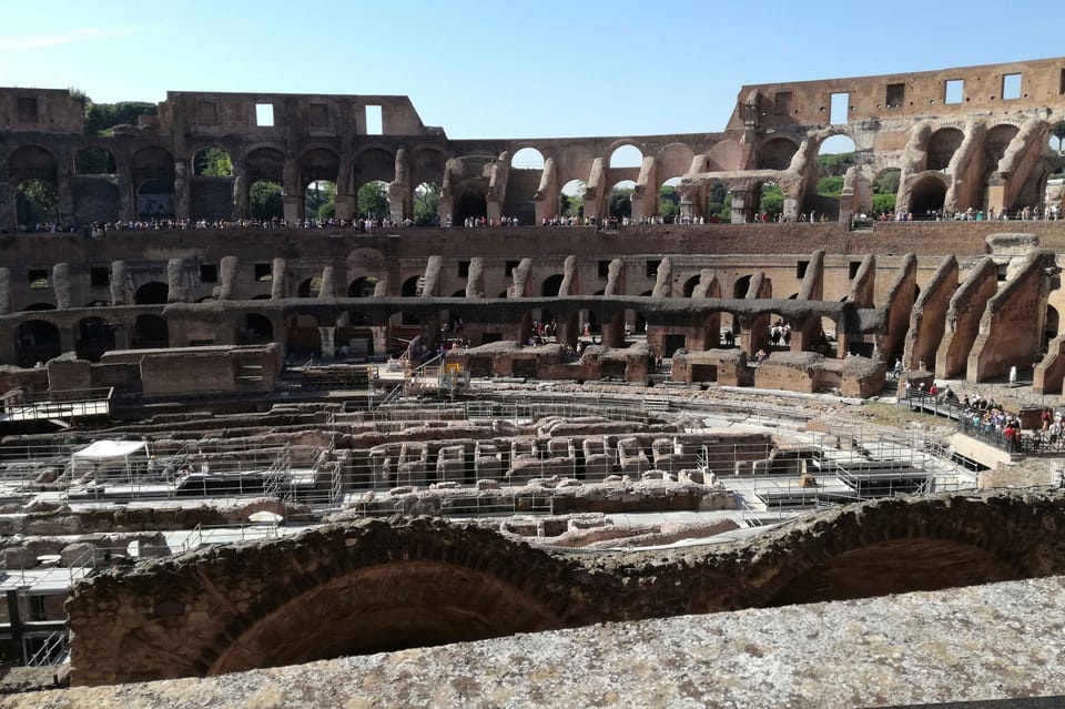 Roma: Visita guiada rápida al Coliseo con el suelo de la Arena ...