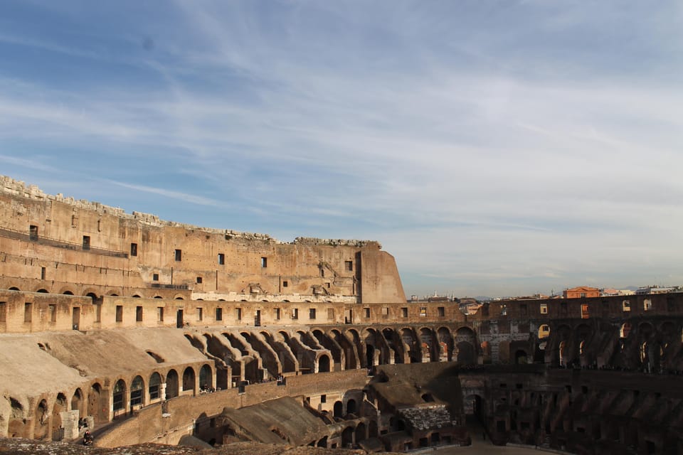 Rom: Privat rundtur i Colosseum Attic och Forum Romanum | GetYourGuide