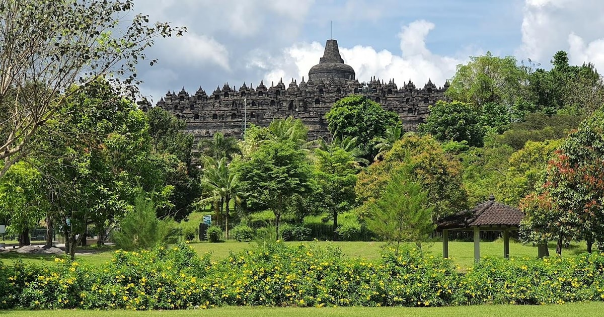Yogyakarta Heritage : Borobudur, Mt. Merapi, Prambanan Tour | GetYourGuide