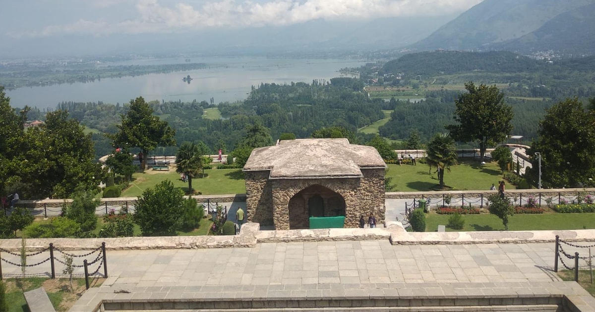 Srinagar: Private Old City and Mughal Gardens Guided Tour | GetYourGuide