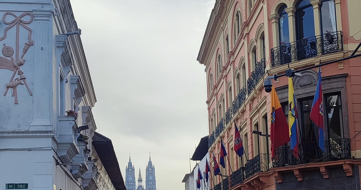 Quito: Guided City Tour with Tastings and Box Lunch | GetYourGuide