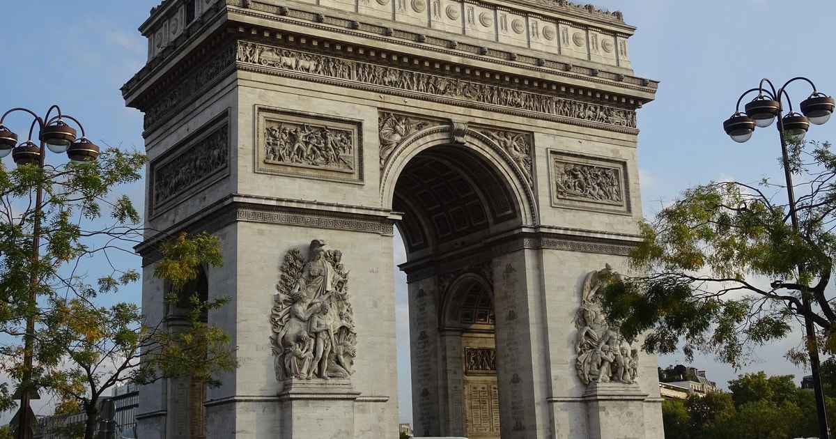 Arc de Triomphe : Private guided tour with "rooftop ticket" | GetYourGuide