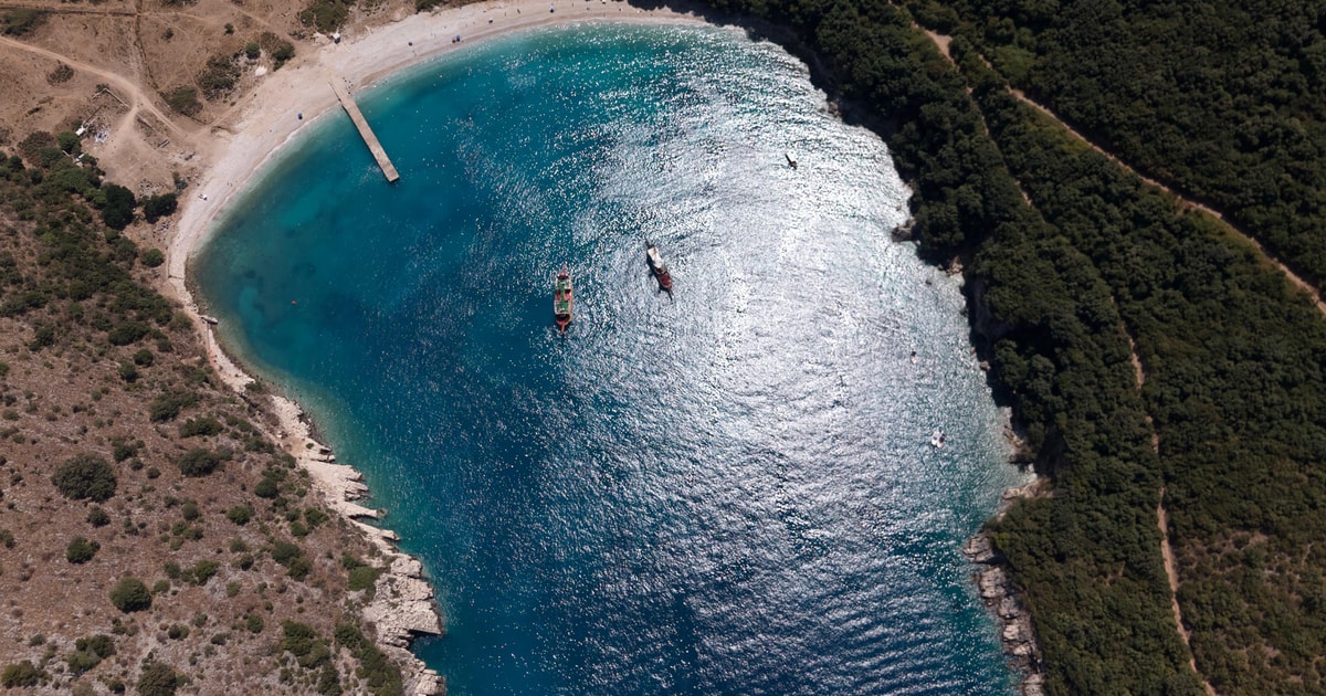 Tour privado al atardecer - Tour en barco pelágico en Saranda ...
