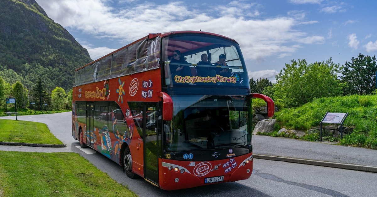 Alesund: Stadsrondleiding met hop-on-hop-off-bustour | GetYourGuide