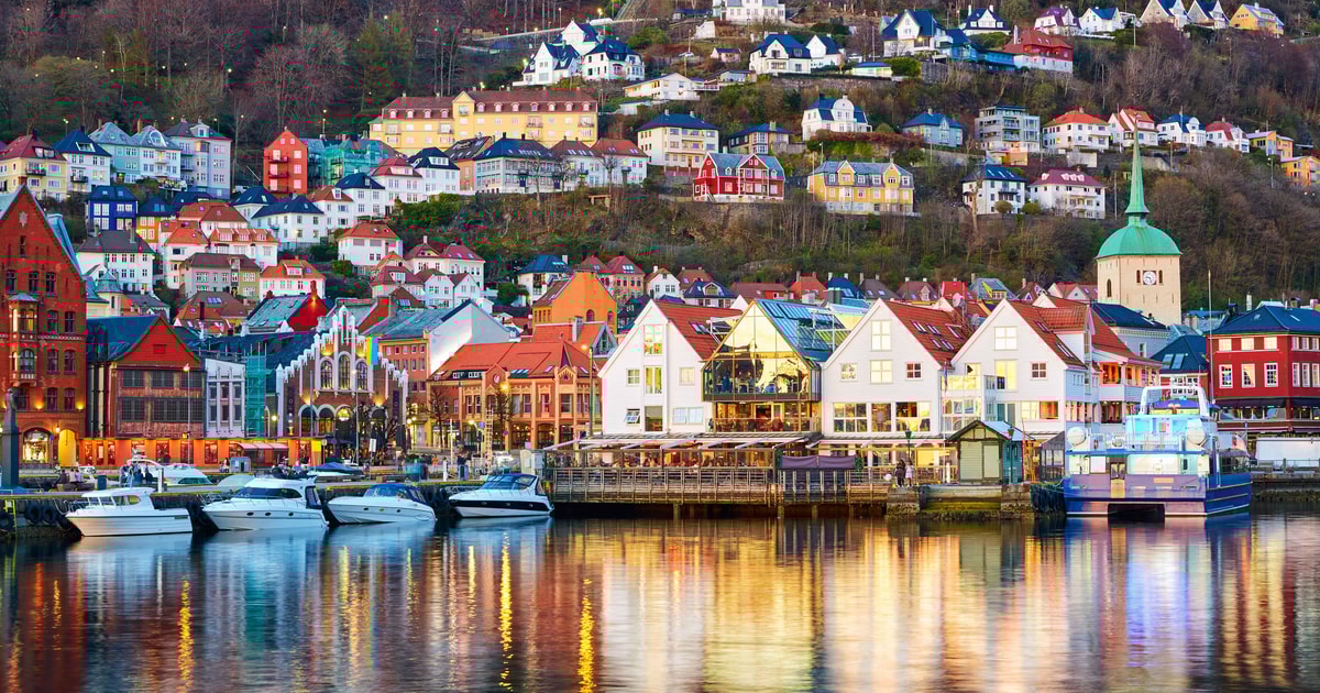 Bergen: tour a pie con viaje en ferry | GetYourGuide