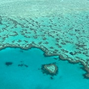 Airlie Beach: Whitsundays & Great Barrier Reef Scenic Flight | GetYourGuide