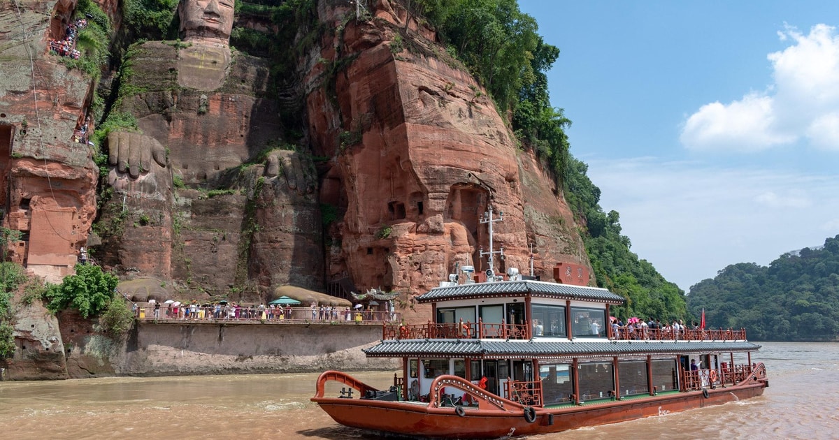 Chengdu: Private Day Tour to the Leshan Giant Buddha | GetYourGuide