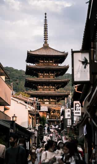 Kyoto: Gion geisha night walking tour. | GetYourGuide