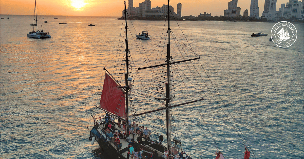 Cartagena, CO: Piratbådtur i solnedgangen med åben bar | GetYourGuide