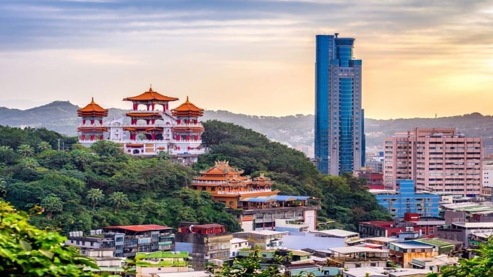 Taipei : Must-See Attractions Walking tour | GetYourGuide