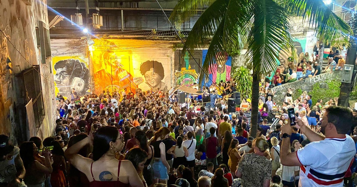 Rio: Pedra do Sal com samba, caipirinhas e imersão histórica | GetYourGuide