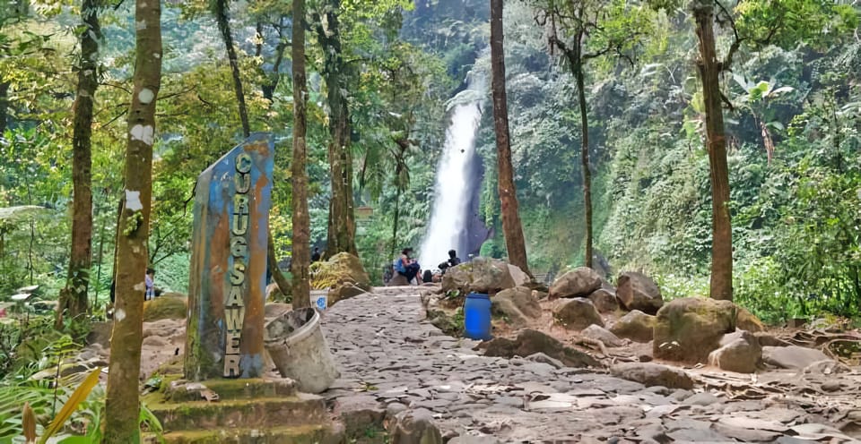 Jakarta Tour : Situ Gunung Waterfall & Suspension Bridge | GetYourGuide