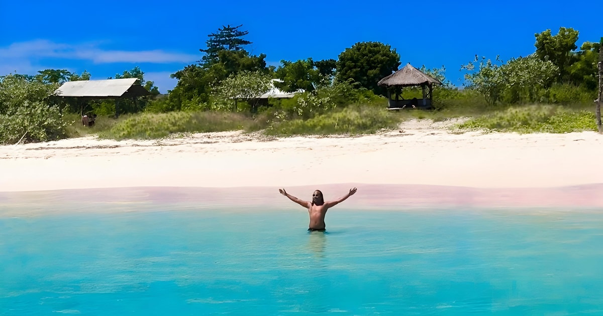 Lombok: Roze strand, snorkelen & Tanjung Ringgit Tour | GetYourGuide