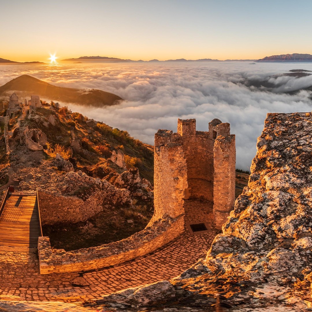 Rocca Calascio: entre naturaleza, historia y cine. | GetYourGuide