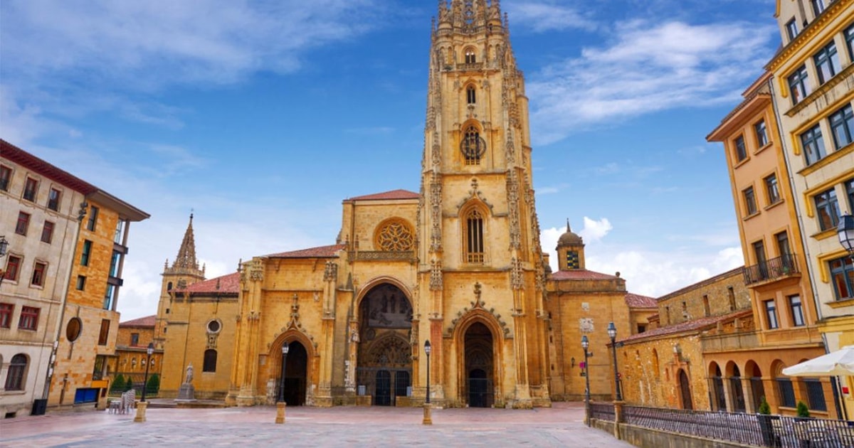 Tour of the historic center of Oviedo | GetYourGuide
