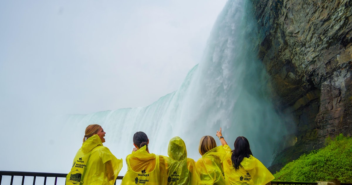Niagara Falls-tur: Skylon, Journey Behind Falls och båttur | GetYourGuide