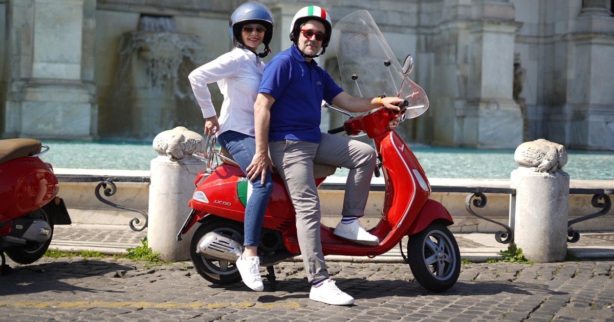 Vespa-tur i Rom med professionel fotograf | GetYourGuide