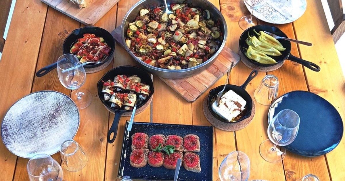 Nydri: Privat spisning fra jord til bord på Lefkadas mikrofarm | GetYourGuide