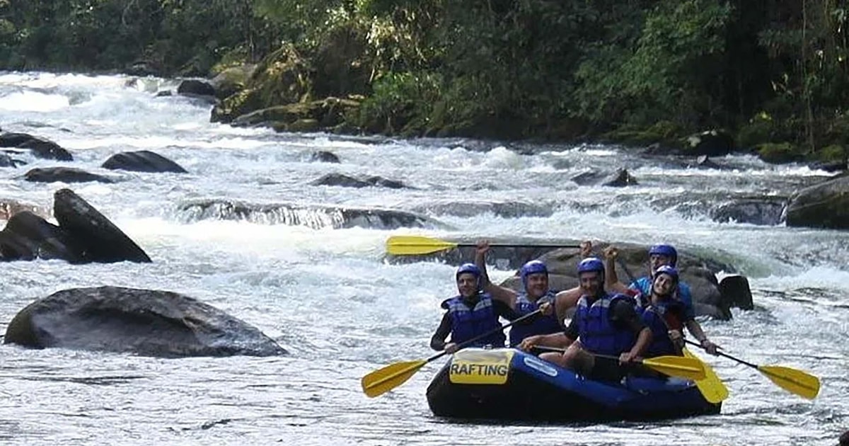 Rafting in Mambucaba mit 4x4-Jeep-Transfer durch den Wald | GetYourGuide