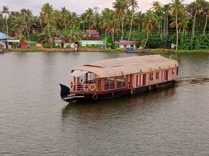 Excursie aan land; Alappuzha Backwater Cruise in Houseboat. | GetYourGuide