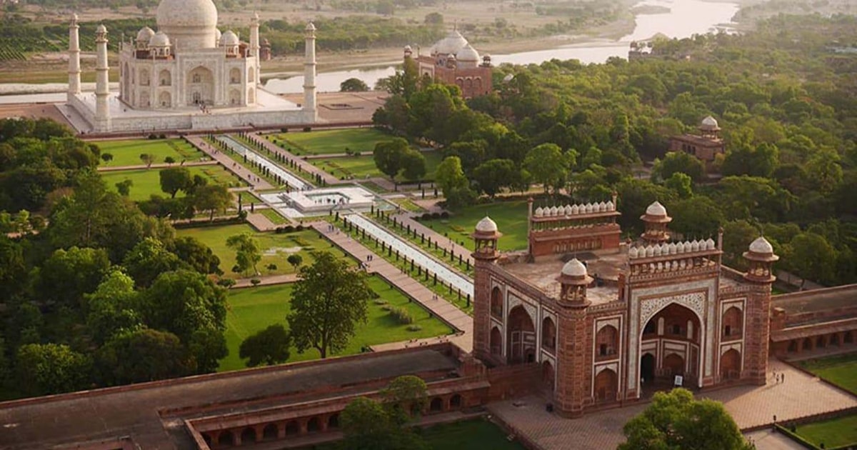 Overnight Taj Mahal and Agra fort tour from Kolkata | GetYourGuide