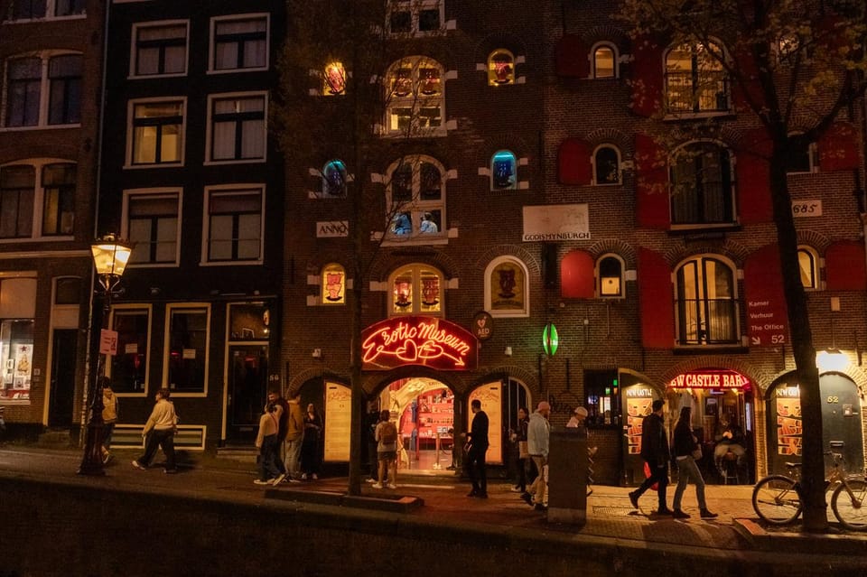 Amsterdam: Red Light Tour Exclusive and Peep Show | GetYourGuide