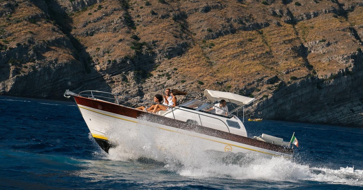 Sorrento: Privétour met de boot op het eiland Capri en de Blauwe Grot ...