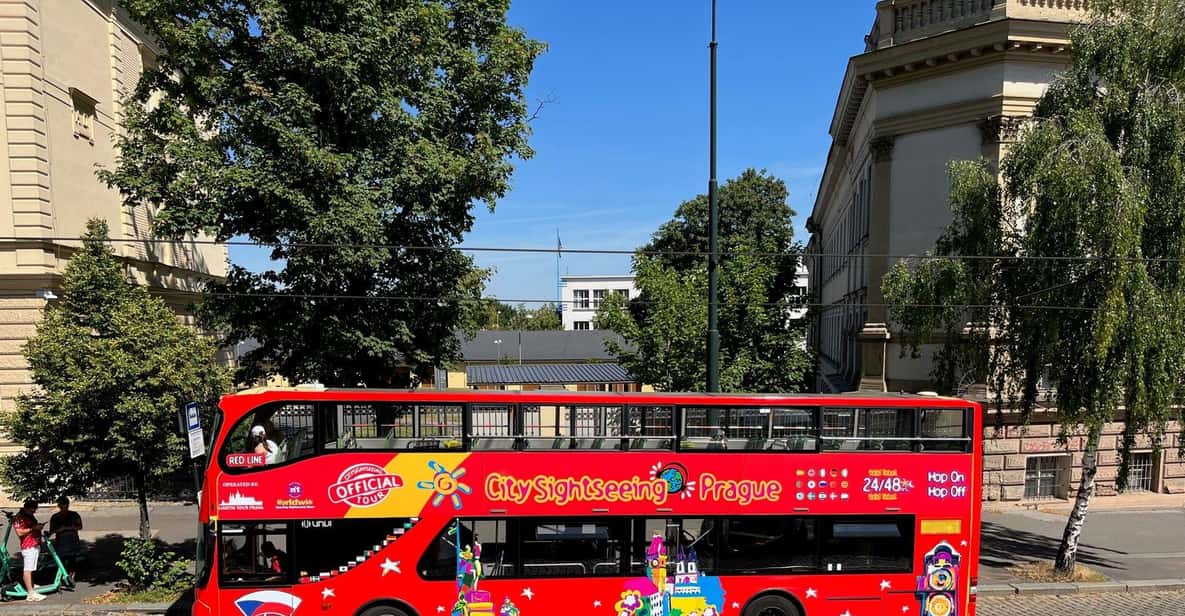 Stadsrondleiding Praag HOHO Bus, kasteeltour + riviercruise | GetYourGuide