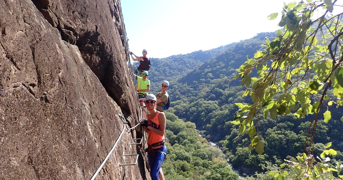 Da Estepona: Tour guidato di arrampicata sulla Vía ferrata El Caimán ...