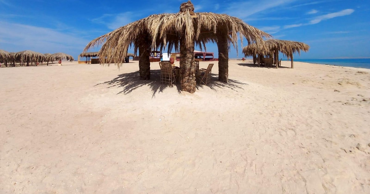 Hurghada: Bådtur til øen Magawish med Multi Options | GetYourGuide