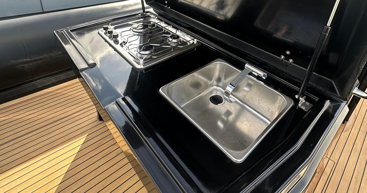 APERITIEF BIJ ZONSONDERGANG IN EEN OPBLAASBOOT | GetYourGuide