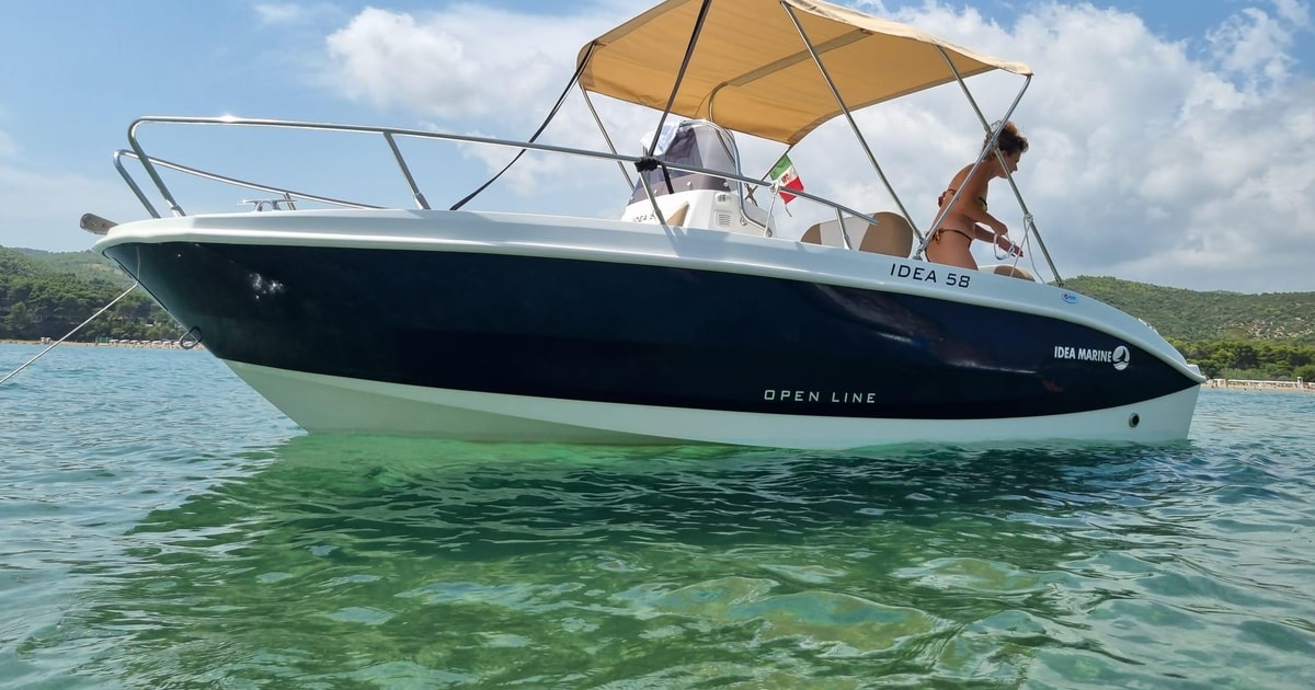 Tour en barco privado por la costa con parada para nadar | GetYourGuide